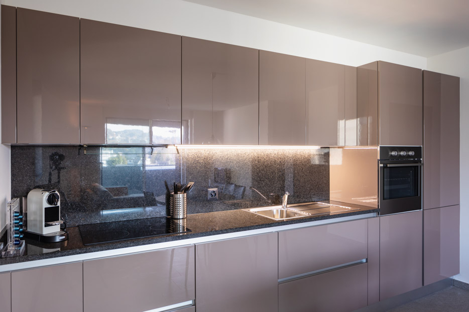 Integrated C and L Handles: No door pulls Kitchen Cabinet Design Solution