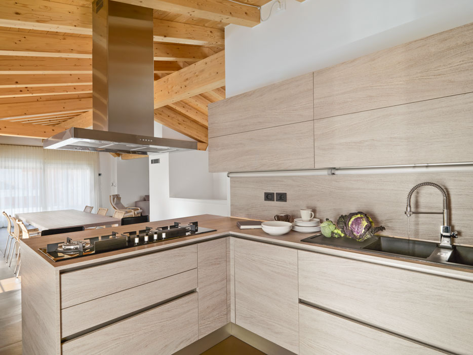 Integrated C and L Handles: No door pulls Kitchen Cabinet Design Solution