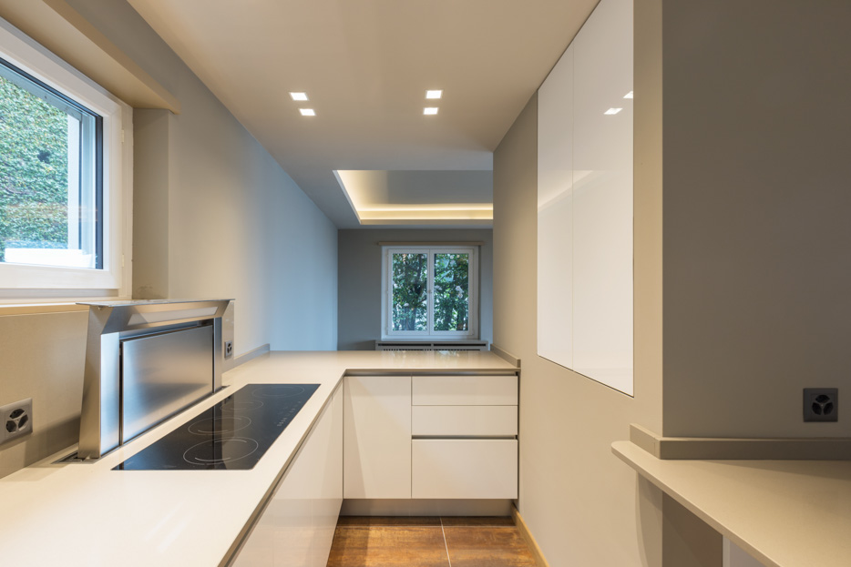 Integrated C and L Handles: No door pulls Kitchen Cabinet Design Solution